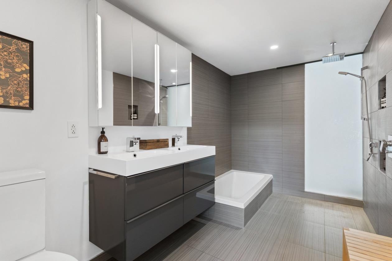 Marie-Andrée Labbé et Judith Lussier placent leur magnifique condo sur ... Marie-Andrée Labbé et Judith Lussier placent leur magnifique condo sur ...